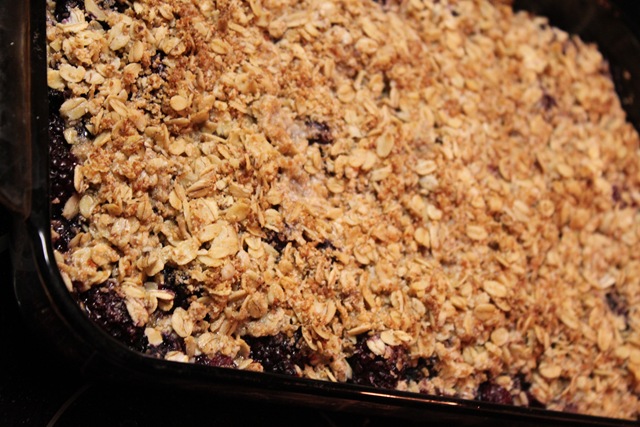 Mixed berry crumble - The Fitnessista