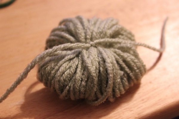 Meg: DIY Yarn Puffs - The Fitnessista