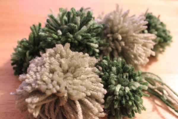 Meg: DIY Yarn Puffs - The Fitnessista