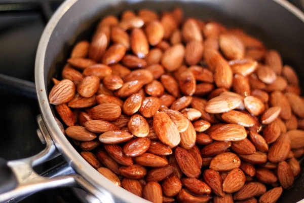 Smoky Maple Roasted Almonds - The Fitnessista