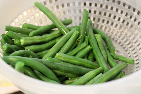 Green beans with goat cheese, almonds and cranberries - The Fitnessista